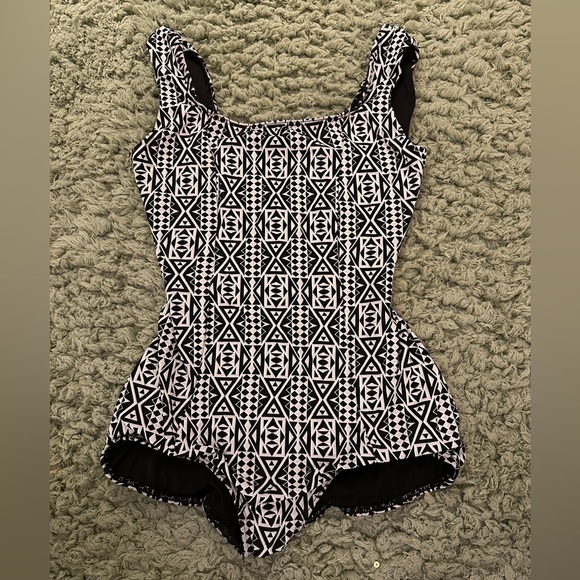 Seea | Swim | Seea Womens Tofino Swim Surf Suit Black And White Geo ...